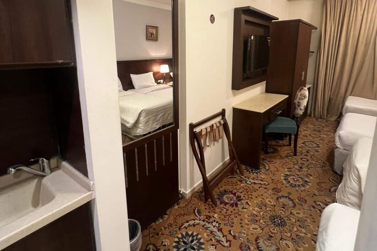 Quarto Quádruplo Deluxe, Vista para a cidade | Ferro/tábua de engomar, Wi-fi grátis