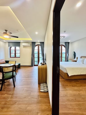 Apartamento em Condomínio Fechado, varanda, Vista para a cidade | Sala de estar