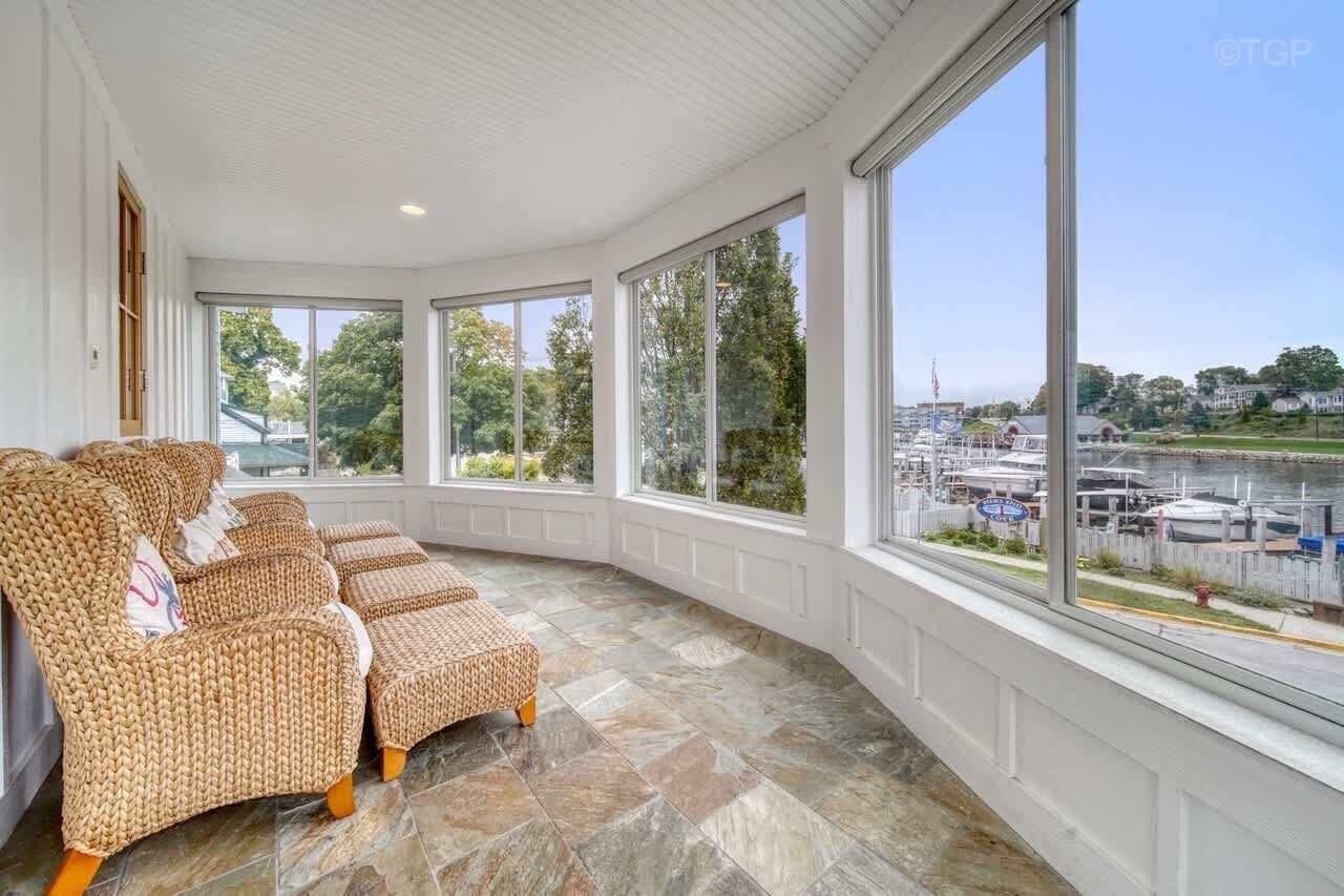 Harbor Views, Hot Tub, Walk To Beach, Dog Friendly - South Haven, MI