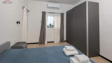 Apartamento Superior, varanda, vista para o mar | Cortinas/cortinados opacos, ferro/tábua de engomar, Wi-fi grátis