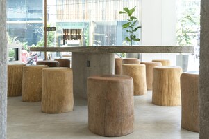 3 restaurantes: servem pequenos-almoços, almoços, jantares e brunches