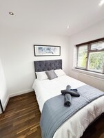 Apartamento, 4 quartos, pátio, vista para o jardim | 4 quartos