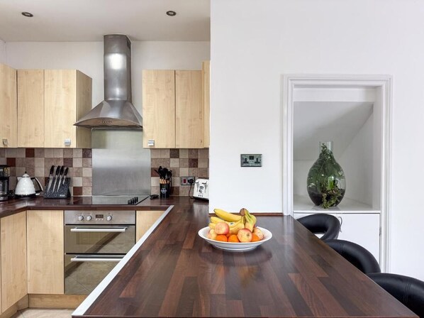 Apartamento, 4 quartos, pátio, vista para o jardim | Interior