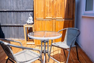 Apartamento, 3 quartos, varanda, vista para o jardim | Opções para refeição ao ar livre