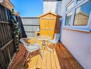 Apartamento, 3 quartos, pátio, vista para o jardim | Varanda