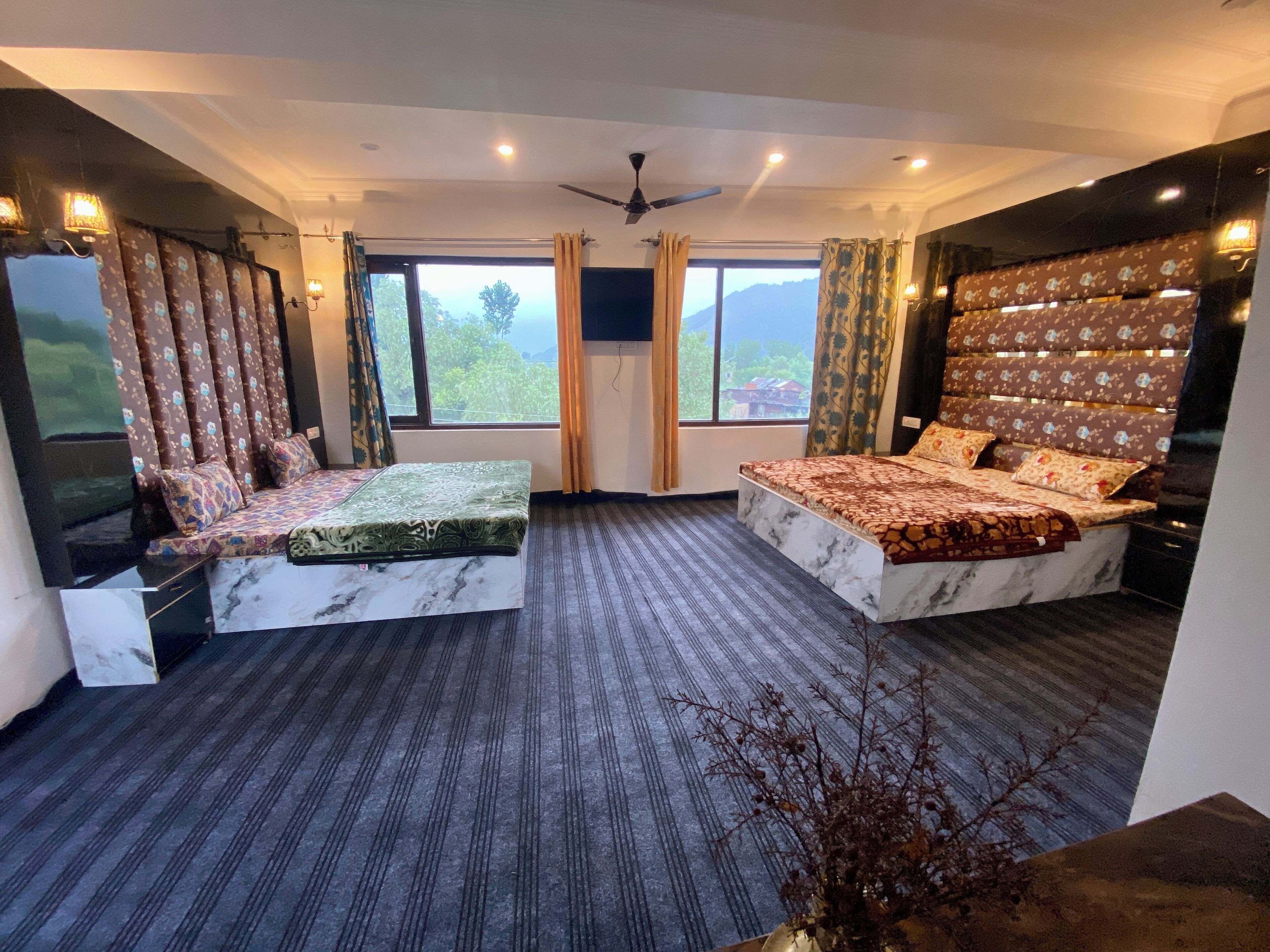 Suíte estúdio família, vista para o lago | Escrivaninha, espaço de trabalho para notebook, Wi-Fi de cortesia