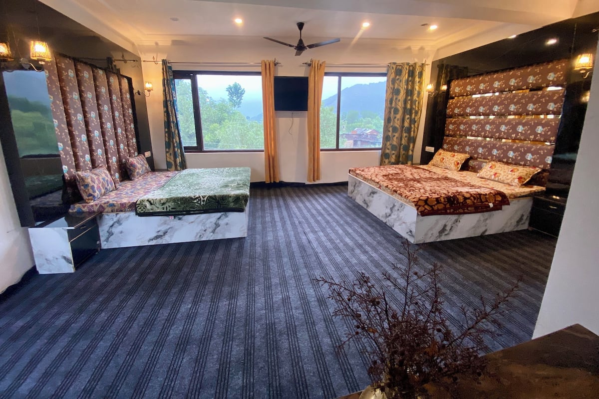 Suíte estúdio família, vista para o lago | Escrivaninha, espaço de trabalho para notebook, Wi-Fi de cortesia