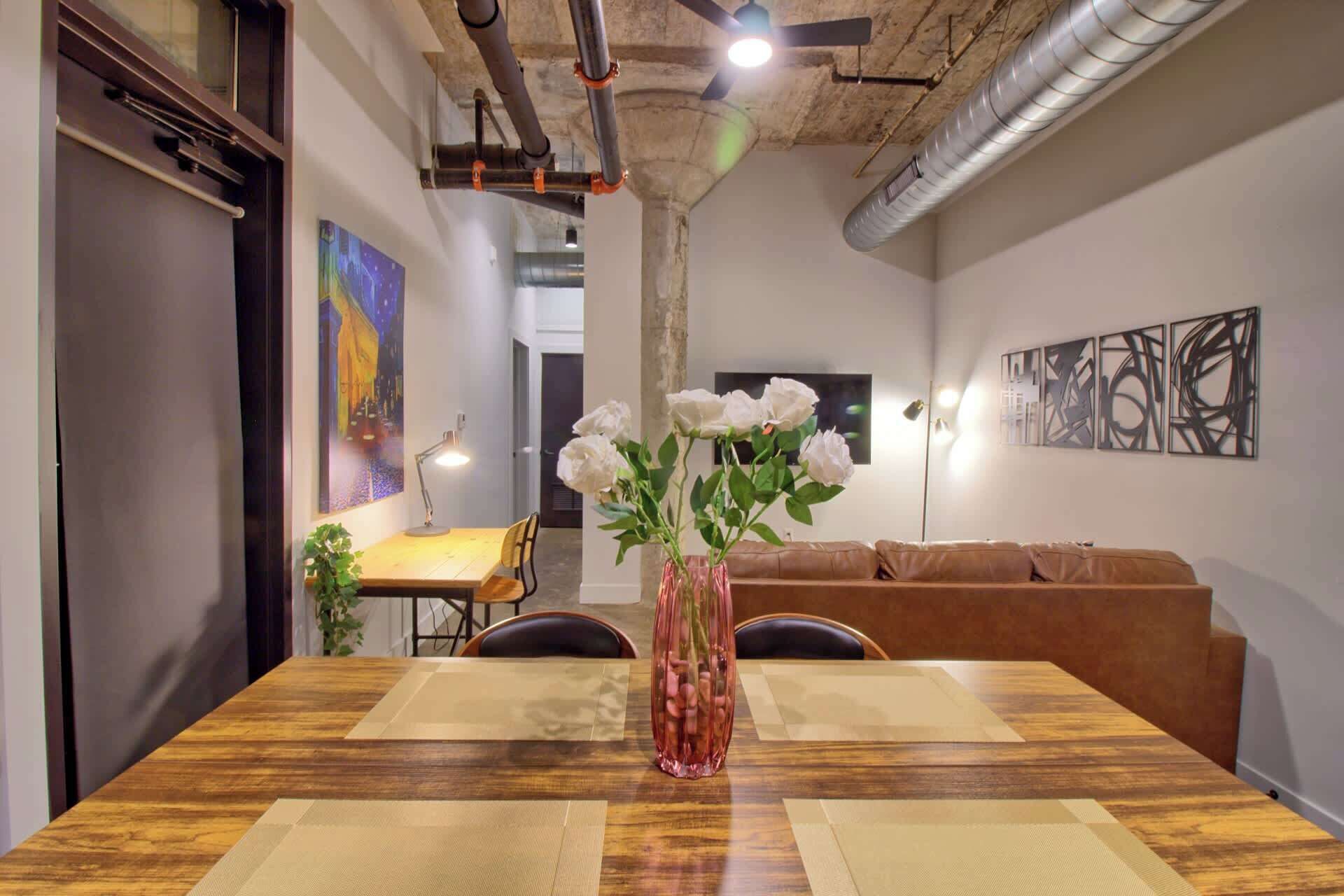 Chic Ultramodern Loft Suite W/ Designer Features - Saint-Louis, MO