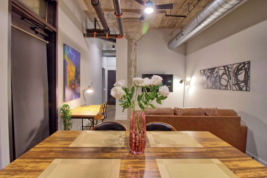 Chic Ultramodern Loft Suite W/ Designer Features - Saint-Louis, MO