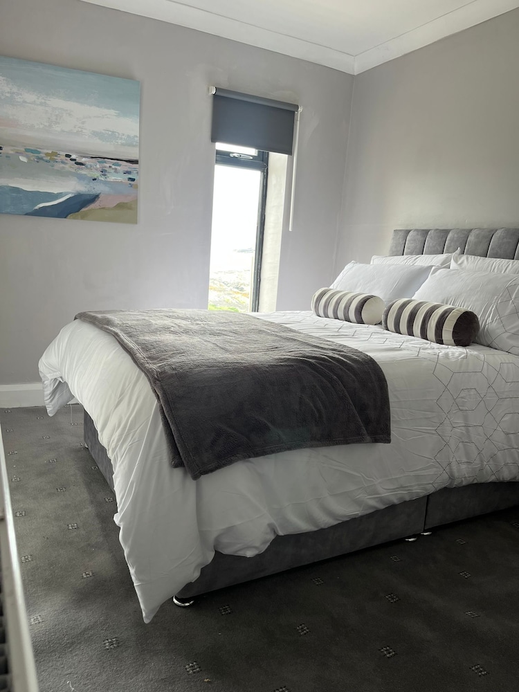 Charming 2bedroom apartment in fabulous Lettermullan with fitness room ...