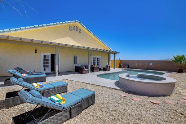 Desert Gem: Pool, Hot Tub, Fire Pit, 360 Mtn Views - Joshua Tree National Park