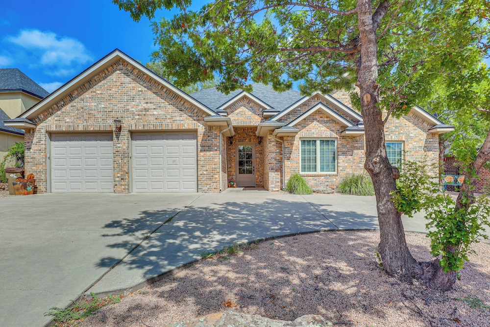 Private Hot Tub & Patio: Golf Retreat In Canyon! - Canyon, TX