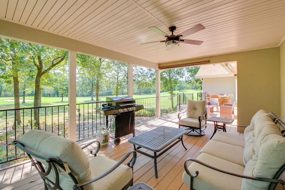 Golf Course View: Elegant Hot Springs Village Home - Hot Springs Village, AR