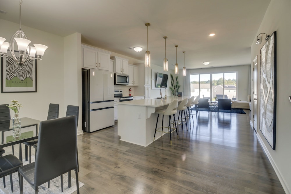 9 Mi To Natl Whitewater Center! Sleek Family Home - Gastonia, NC