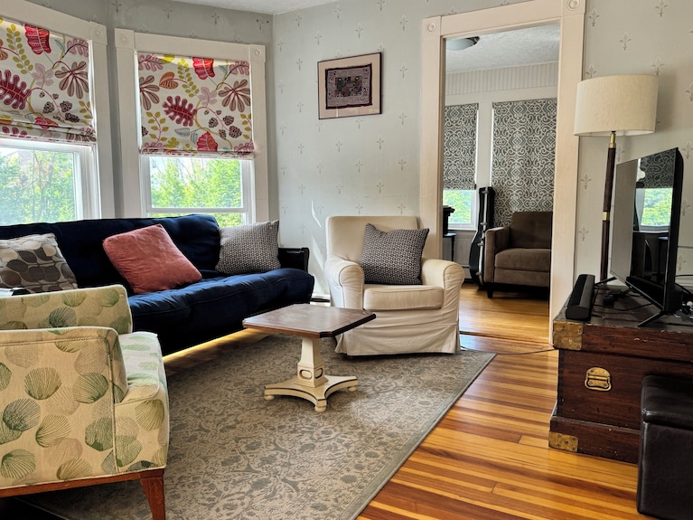 Bright 3br Coastal Home Fire Pit, Outdoor Shower, Ev Charger Near York Harbor - York, ME