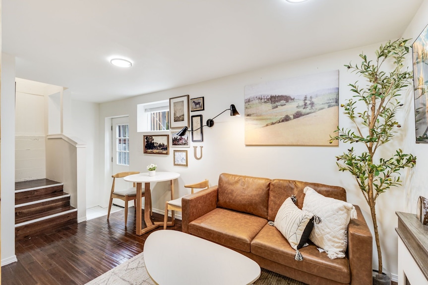 Cozy And Chic 2bd/2ba Basement Suite With Ac In U District 15 Min Walk To Campus - シアトル