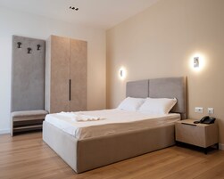 Quarto Duplo Panorâmico, varanda | Lençóis de algodão egípcio, roupa de alta qualidade, edredões de penas 