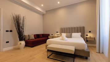 Quarto Triplo Clássico, não fumadores, Vista para a cidade | Cofre no quarto, ferro/tábua de engomar, Wi-fi grátis