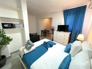 Estúdio Deluxe, kitchenette, vista para o jardim | Lençóis italianos Frette, roupa de alta qualidade, edredões de penas 