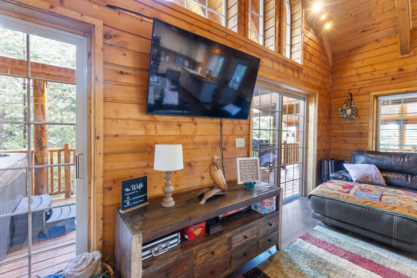 3 Bedroom, 4 Bed, 3 Bathroom Cabin With Hot Tub In Duck Creek - Utah