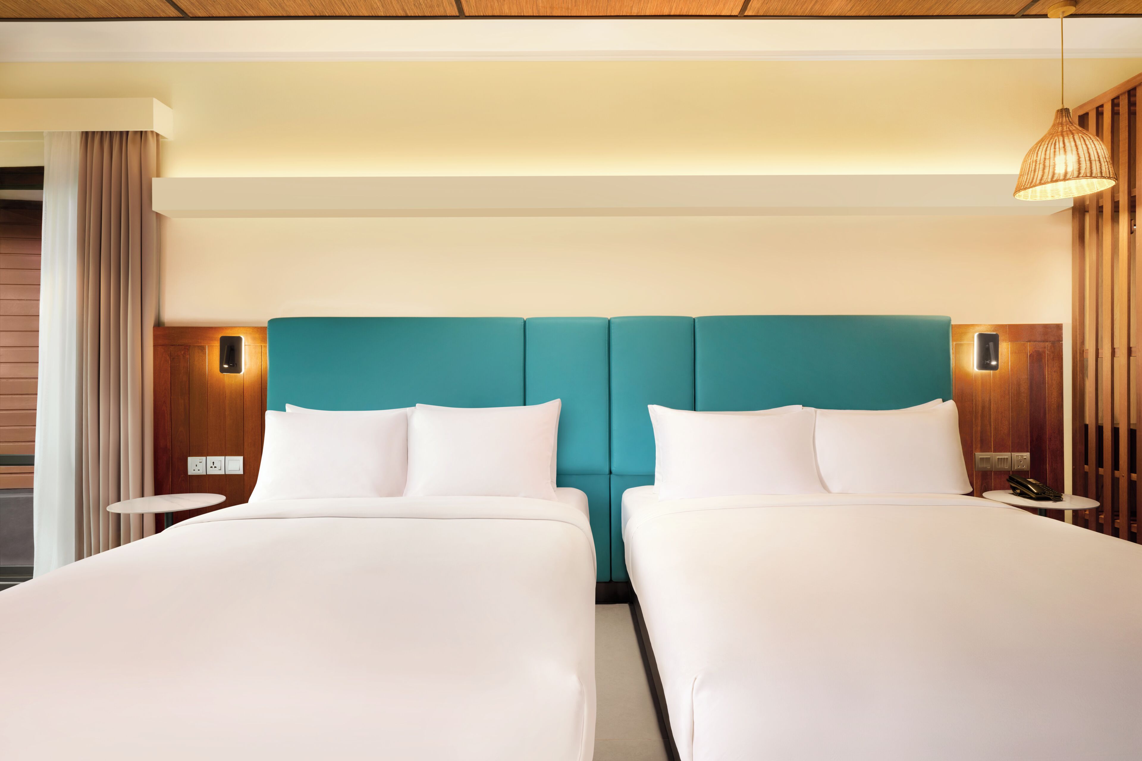 Quarto luxo, 2 camas Queen (Family) | Frigobar, cofres nos quartos, escrivaninha