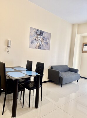 Condo com design assinado, 1 quarto, para não fumantes, cozinha | Opções para refeição no quarto