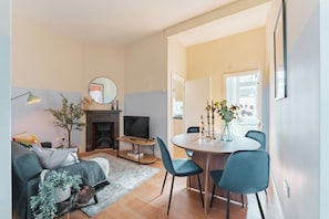 Apartamento Familiar, pátio, Vista para a cidade | Sala de estar
