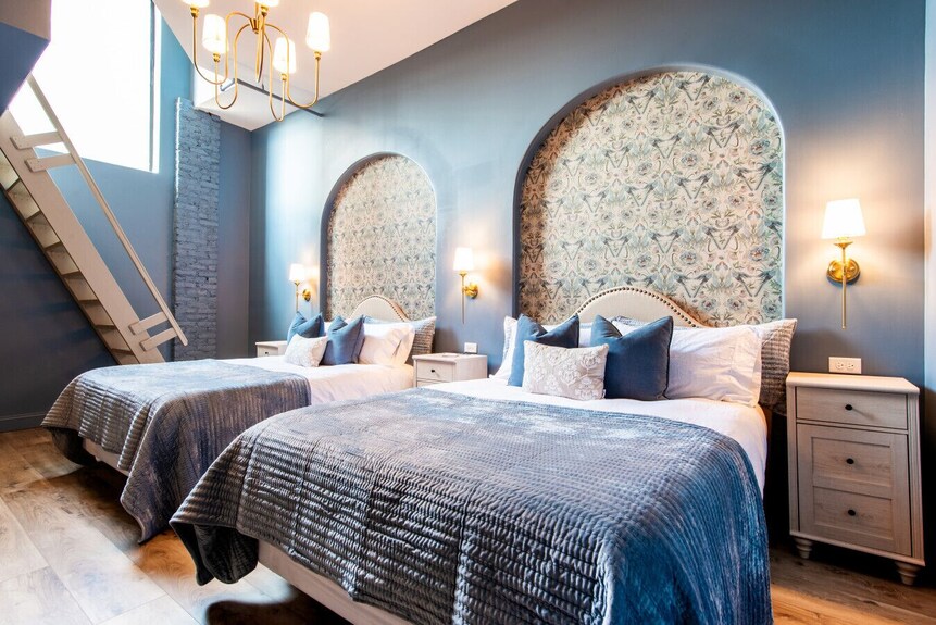 Hollyhock Suite 506: 1 Bed + 1 Loft Bed/1 Bath - Louisville, KY