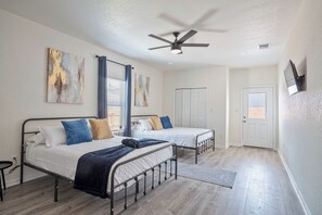 Casa (5 Bedrooms) | 5 quartos, secretária adequada para computadores portáteis 