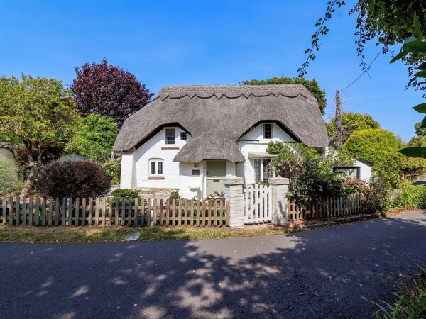 Smugglers Cottage - Barton on Sea