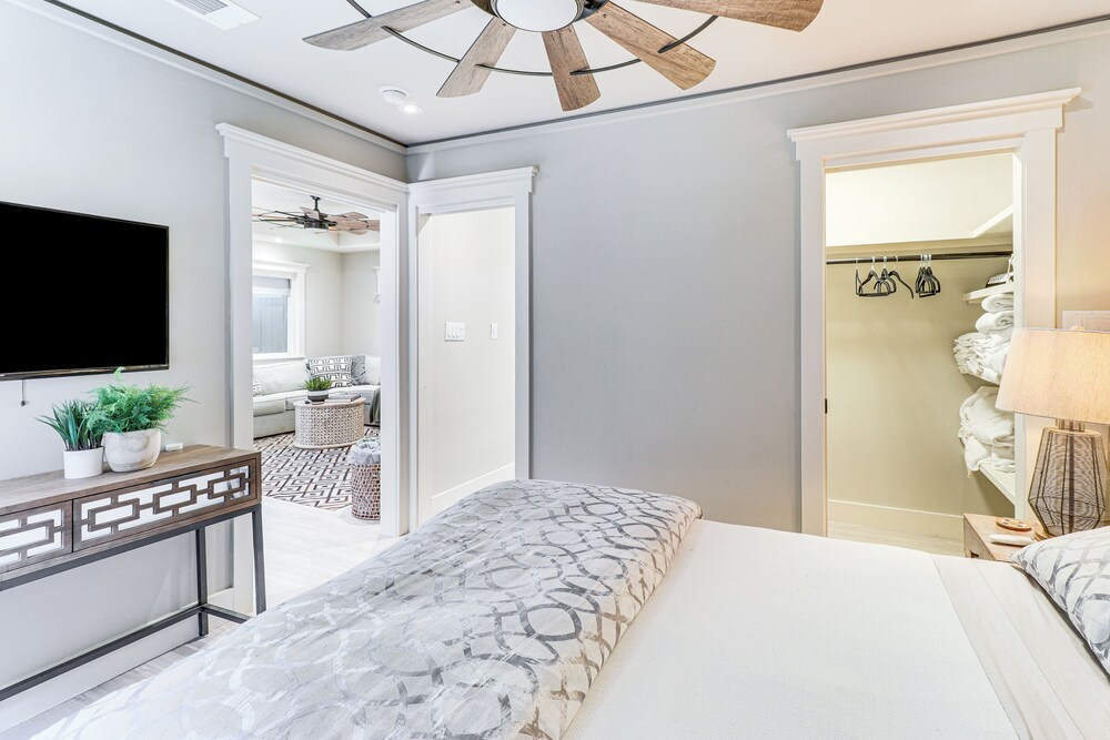 Walk to Zilker Park, Barton Springs Pool! Cozy Gem - Austin | Vrbo