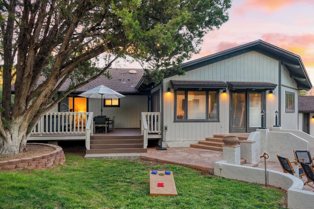 Hot Tub, Sauna & Red Rock Views Near Sedona Trails Sedona Serenity Retreat By Avantstay - Sedona, AZ