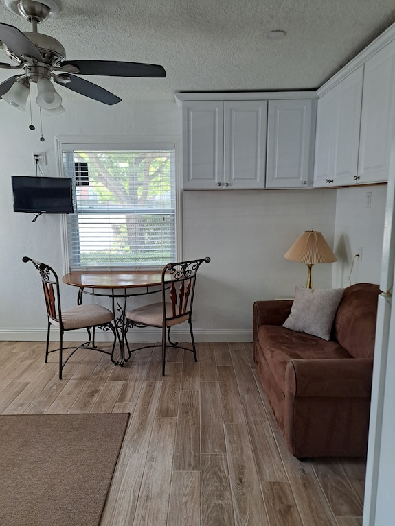 Cozy One Bedroom Apartment Minutes From The Stock Yards And Downtown Ft Worth! - Fort Worth, TX