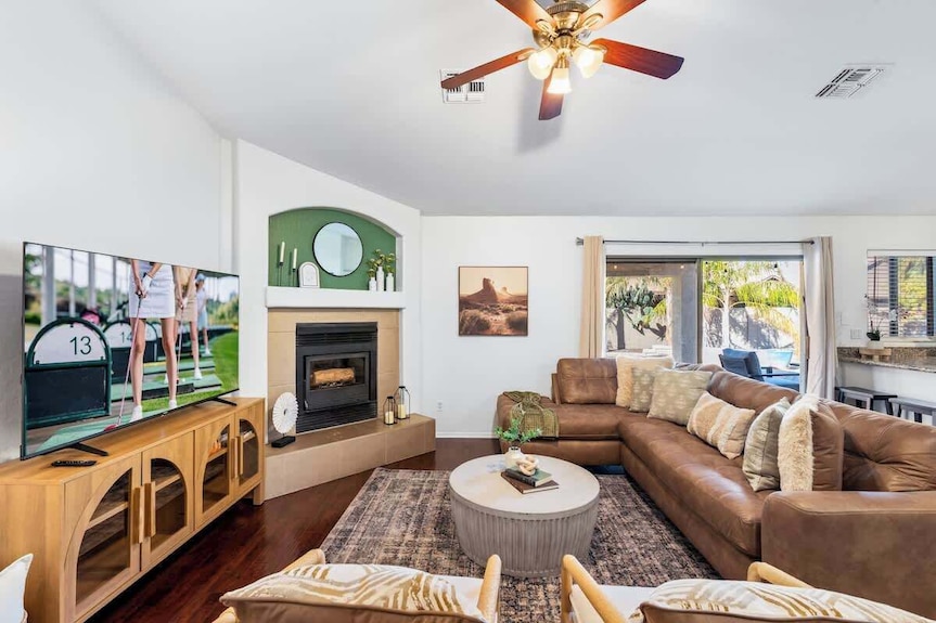 *New* Tropical Backyard Oasis! Heated Pool & Spa! - Mesa, AZ