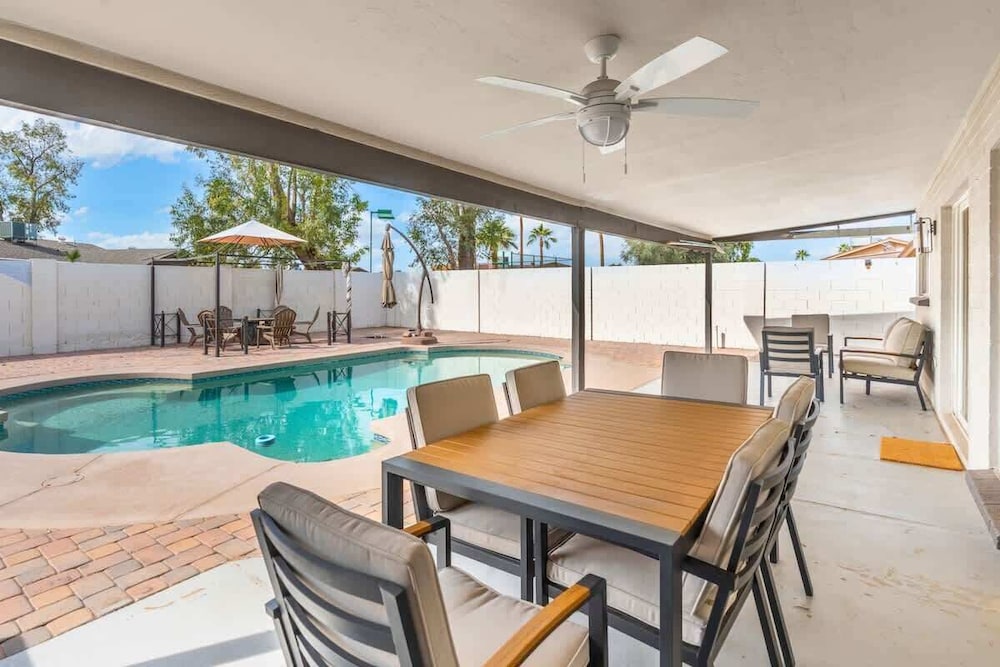 *NEW* Western Desert Pool Oasis! Fire Pit & Grill! - Glendale | Vrbo