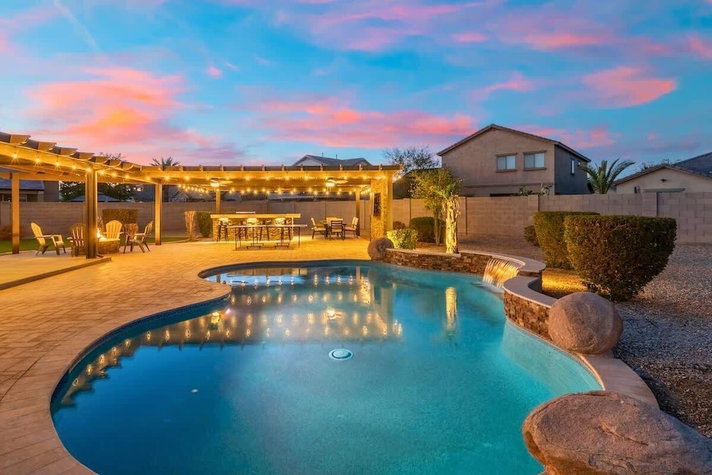 *NEW* Luxe Nascar Pool Paradise Fire Pit Ping Pong - Avondale | Stayz