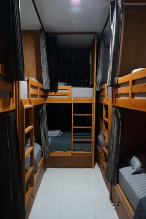 Dormitório compartilhado básico, em dormitório misto | Wi-Fi de cortesia, roupa de cama