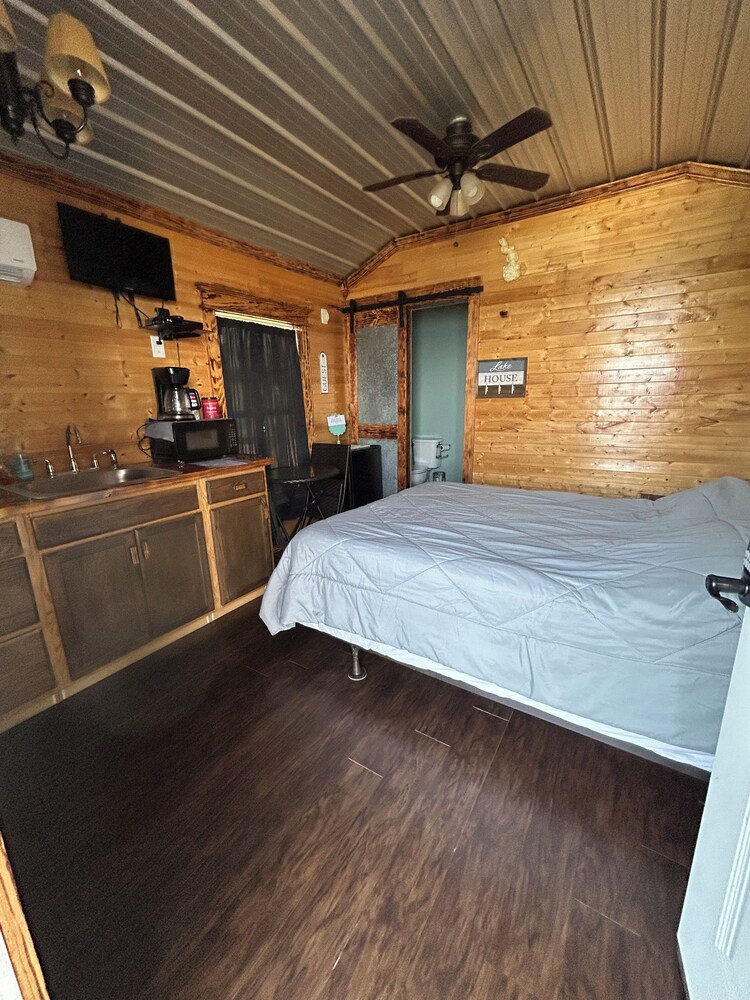 Charming waterfront 1-bedroom cabin next to boat launch and swimming ...
