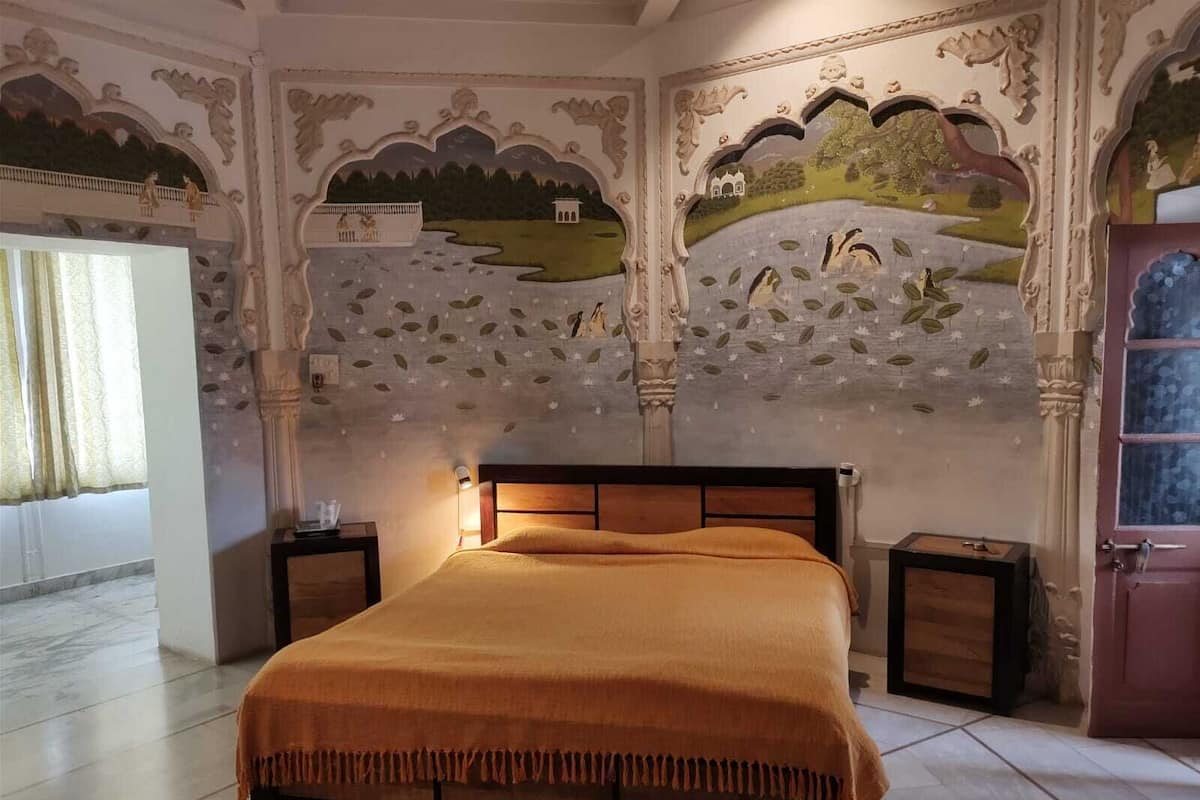 Quarto Duplo ou Twin Deluxe, varanda, vista para o lago | Cofre no quarto