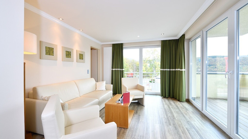 Spacious Double Suite With Balcony And Lake View - Monschau