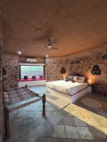 Quila | Edredons de pluma, cortinas blackout, quartos à prova de som