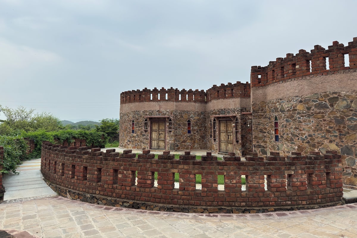 Quila | Edredons de pluma, quartos à prova de som, ferros/tábuas de passar roupa