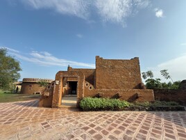 Panchvati | Edredons de pluma, cortinas blackout, quartos à prova de som