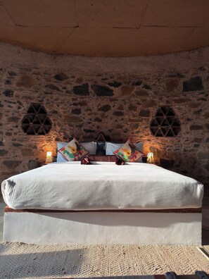 Quila | Edredons de pluma, quartos à prova de som, ferros/tábuas de passar roupa