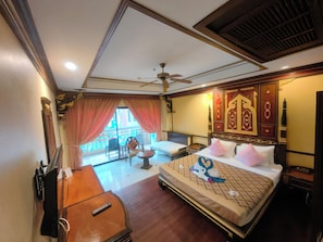 Quarto casal luxo, sacada, vista para a piscina | Wi-Fi de cortesia