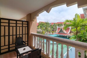 Suite Twin Room Balcony with Pool View | Vista do quarto
