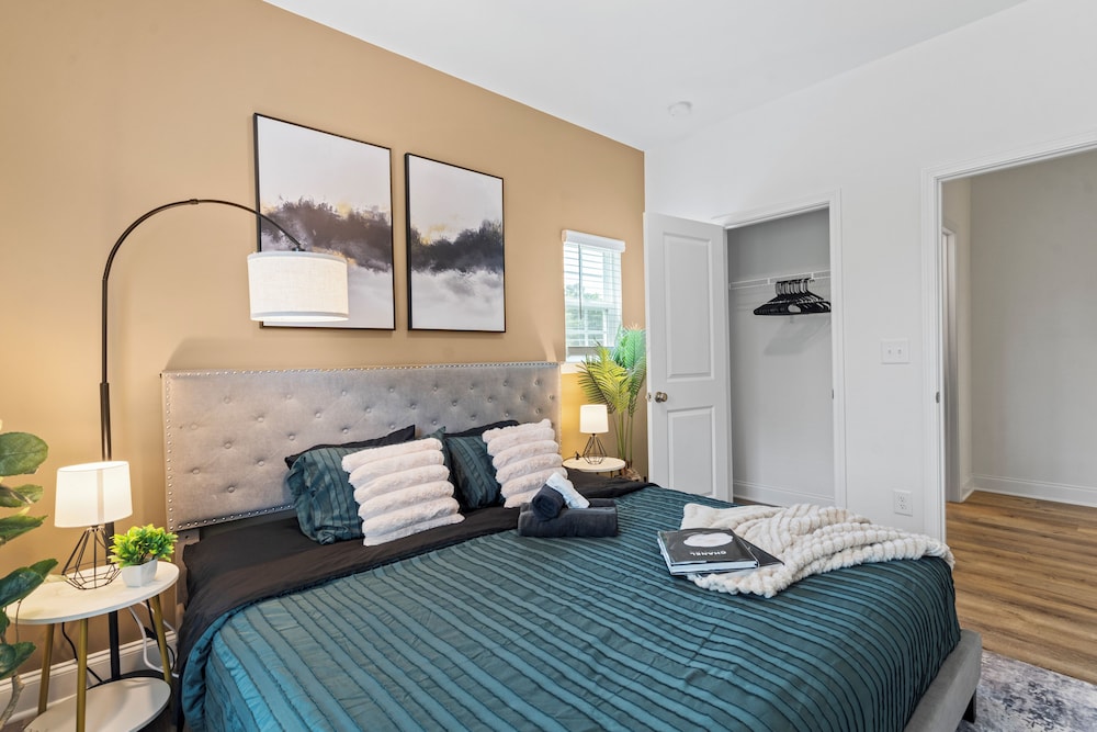 Luxe 3br Townhouse Mins To Uptown Clt - Charlotte, NC