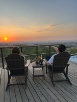 Cabana superluxo, banheira de imersão, vista para a cidade | Terraço/pátio