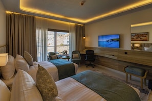 Quarto Twin Deluxe, varanda, vista para a montanha | Secretária, ferro/tábua de engomar, Wi-fi grátis