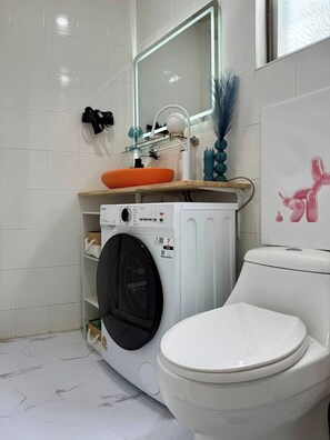 Casa, 2 quartos, fumadores, varanda | Comodidades da casa de banho